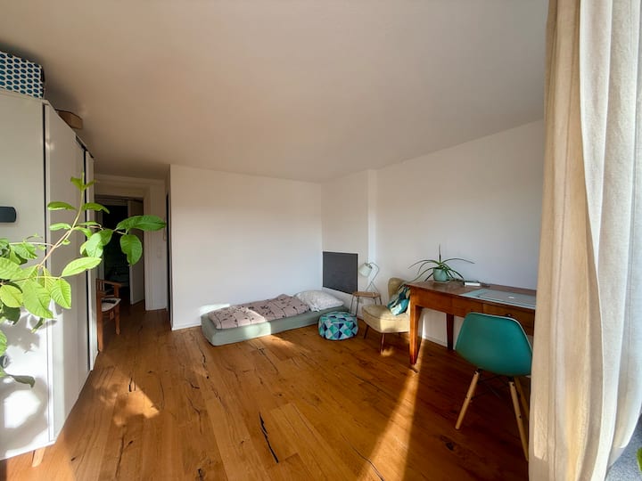 Helles Zimmer Mit Bad Und Schöner Aussicht - Stuttgart