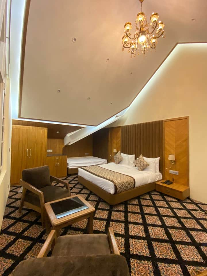 Suite Room With 2 Double Beds - Gulmarg