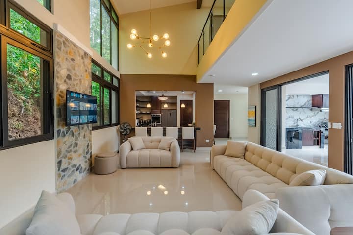 Three Bedroom Luxury Mountain Home * Heated Pool * - Panama