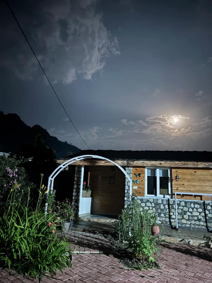 The Bear Hug Kanatal - Kanatal