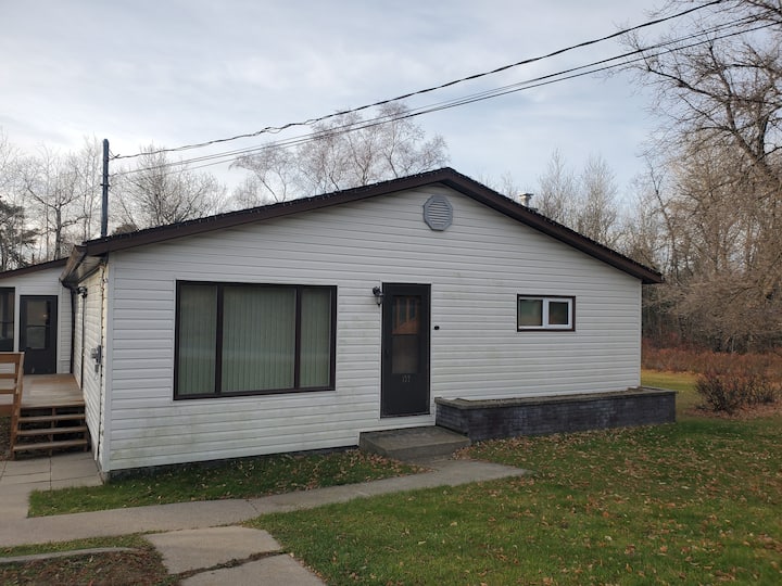 Kenora Life-modern, Close To Store And Restaurant - Kenora