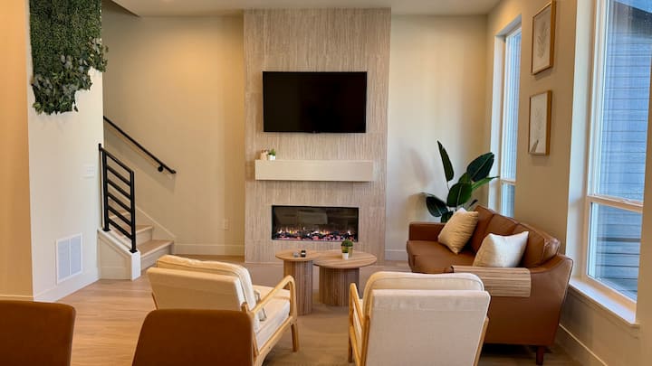 Private Basement Suite W/ Pvt Living Room & Bath - デンバー, CO