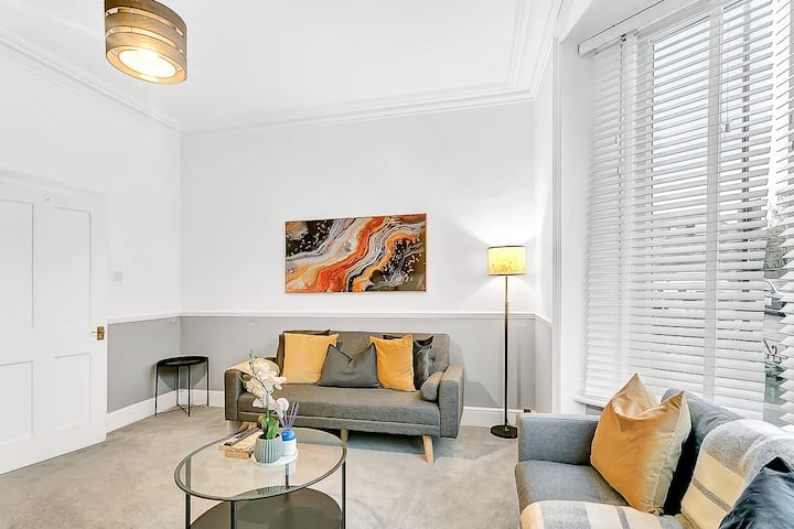 Spacious & Comfy 2-bed Southampton Home | Sleep 5 - Southampton