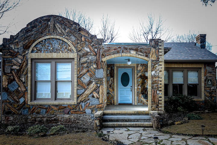 Glen Rose Cottage & Carriage House - Glen Rose, TX