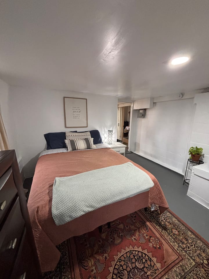 Cozy Lake View Getaway - East Hampton, CT