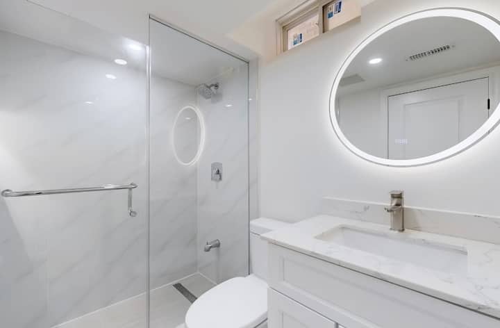 Modern And Cozy Basement - Vaughan