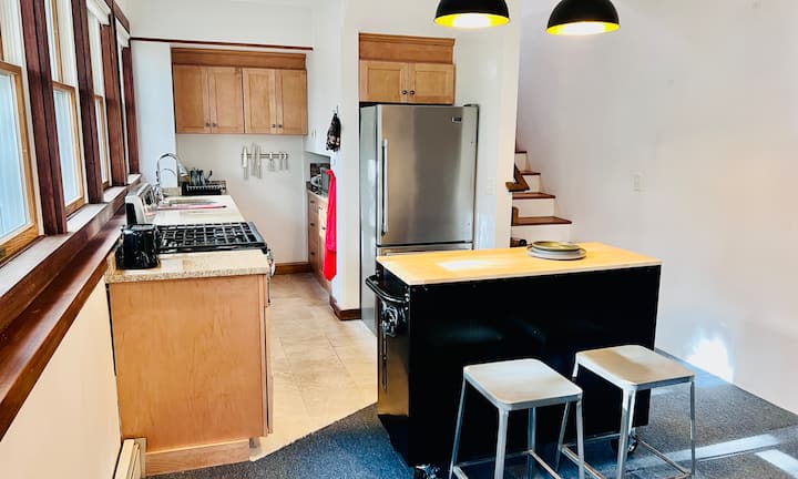 Cozy Timber Cottage Near Town, Beaches & Bike Path - Falmouth, MA