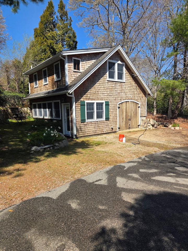 Cozy Timber Cottage Near Town, Beaches & Bike Path - Falmouth, MA