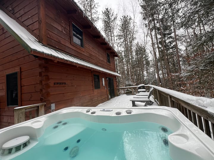 Chickadee Cabin | Hot Tub, Game Room In Canaan - Davis, WV