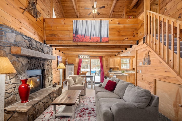 Chickadee Cabin | Hot Tub, Game Room & A/c Canaan - Davis, WV