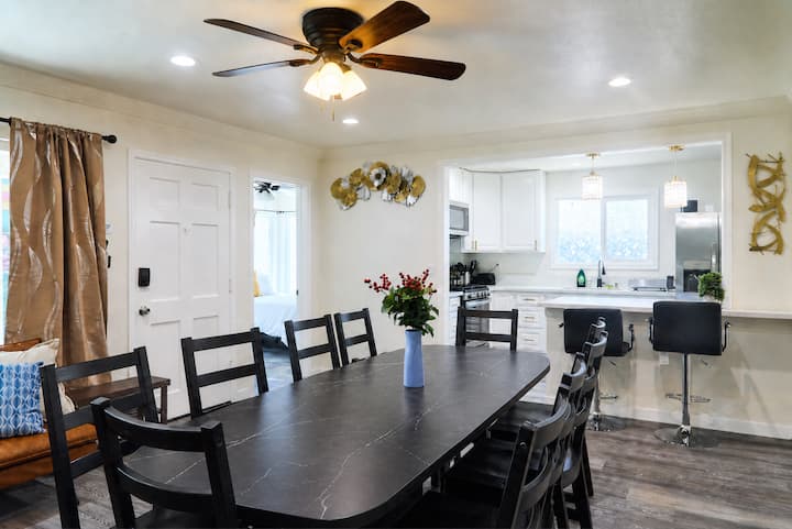 Sleeps 10/laundry/convenient By Fwy - Carson
