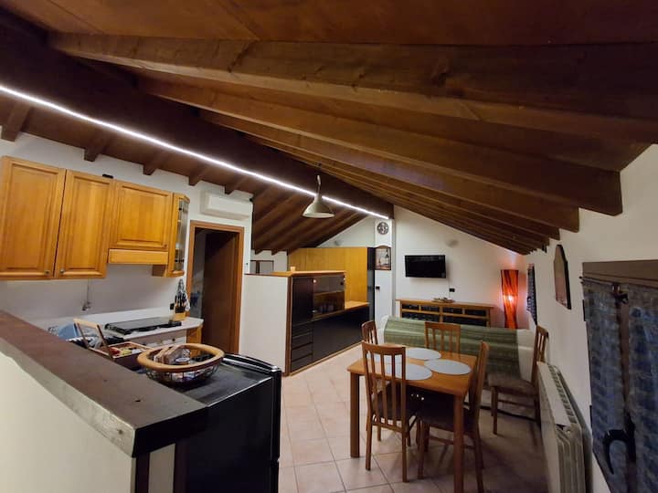 Graziosa Mansarda Indipendente - Lombardie