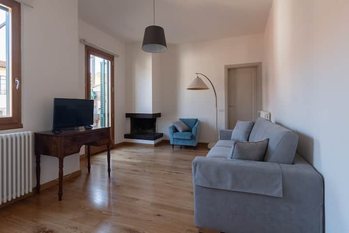 Via Verdi Top-floor Apartment - 피스토야