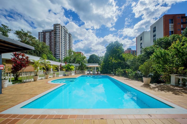 Epic 11 Br Mansion | Pool, Guard, Cook, Daily Maid - Medellín