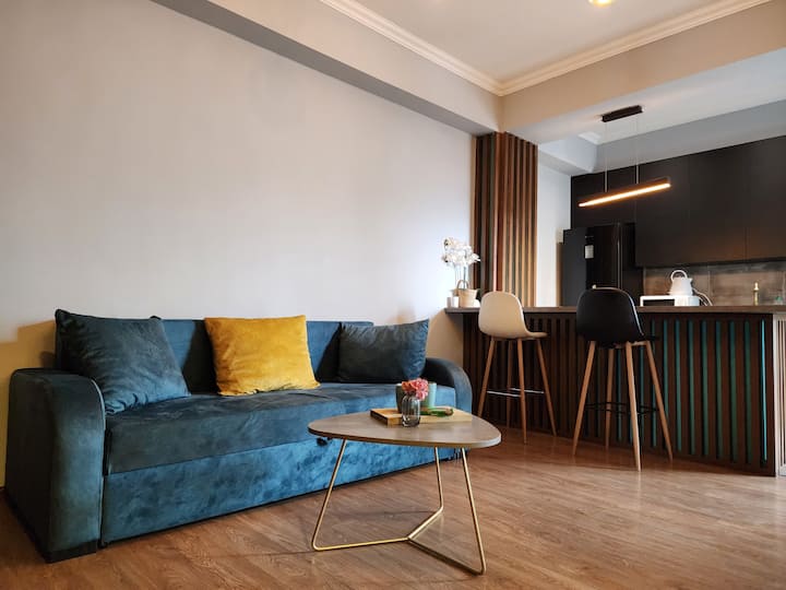 Spacious 3br Tbilisi Apt | Balcony Historic Views - Tbilissi