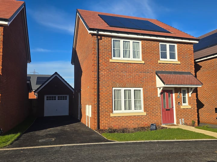 Brand New 3 Bed Detached Modern House In Stevenage - Stevenage