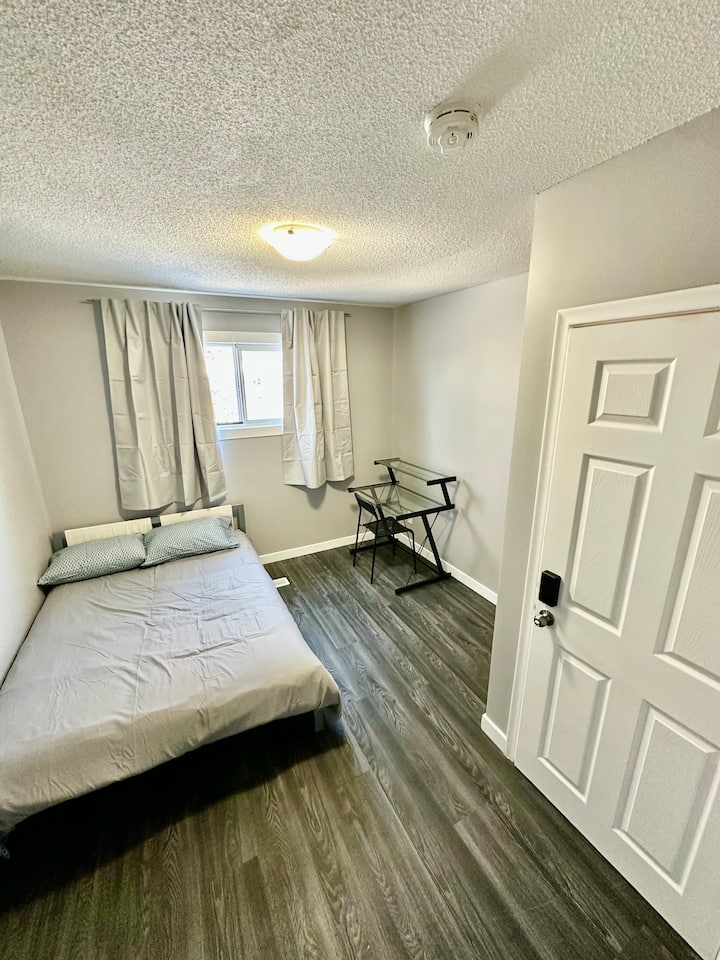 Freshly Renovated Private Room Facing Backyard - Saskatoon