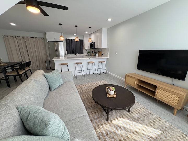 Cozy Island Living. Fully Renovated 2br Oasis - Honolulu, HI