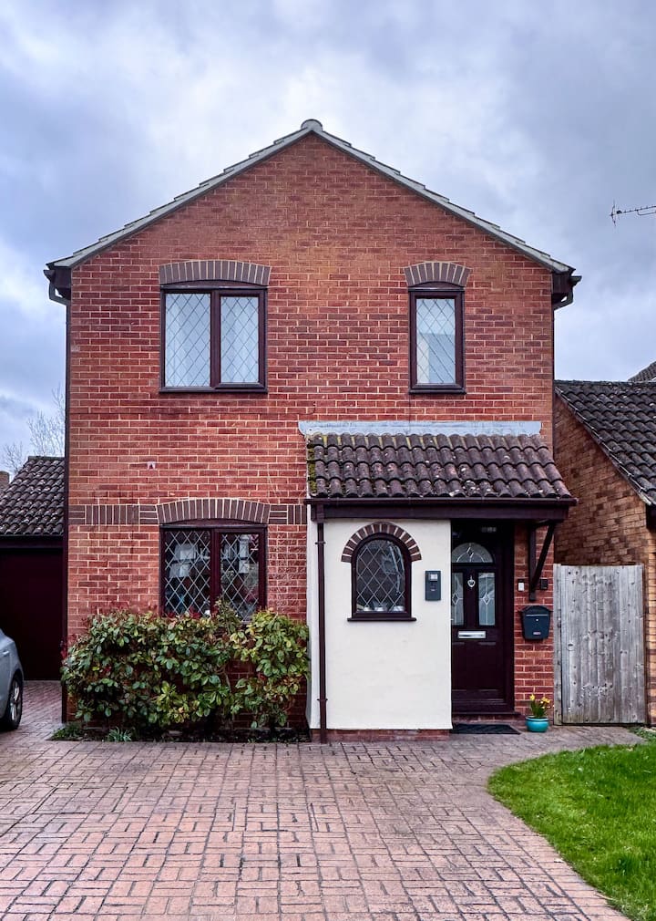 Polly’s Place – Cosy Cheltenham Base To Explore - Cheltenham