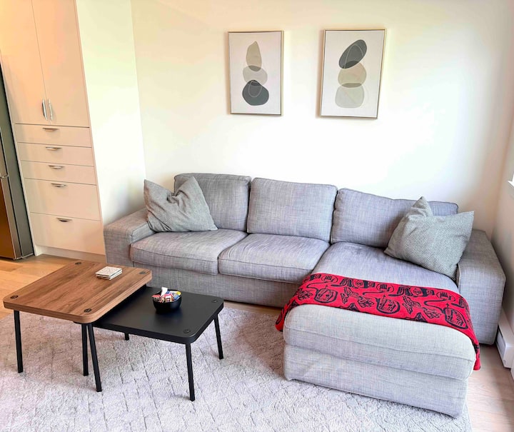 Top Floor 2br/2ba • Patio Views • Walk To Skytrain - Vancouver