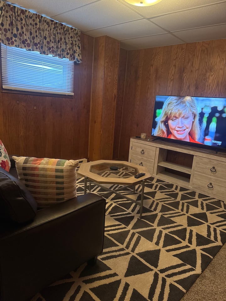 Stay Awhile Downtown | Cozy 1br Near Everything - Grand Forks, ND