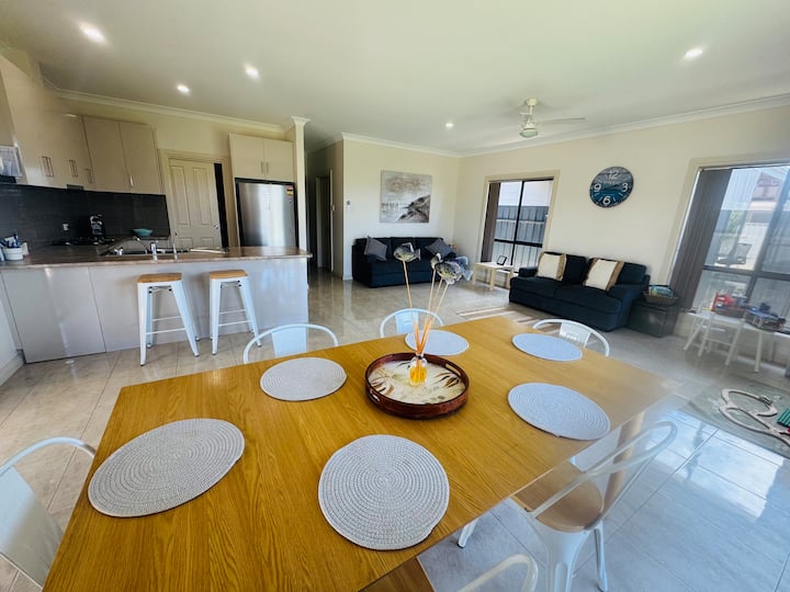 Living The Dream - Moonta