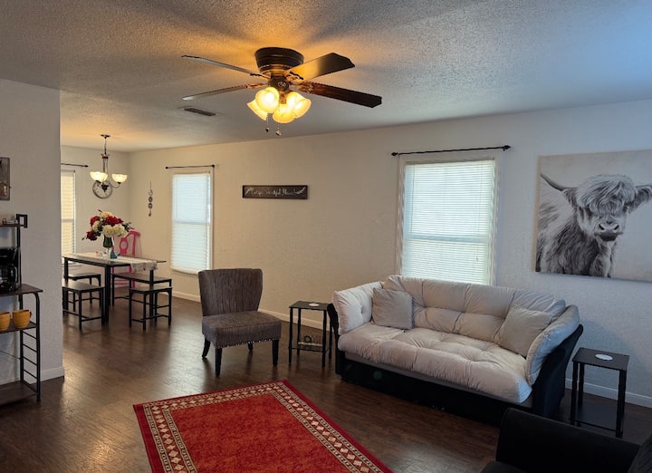 Cozy 2br Cottage, Central & Work-ready - Abilene, TX