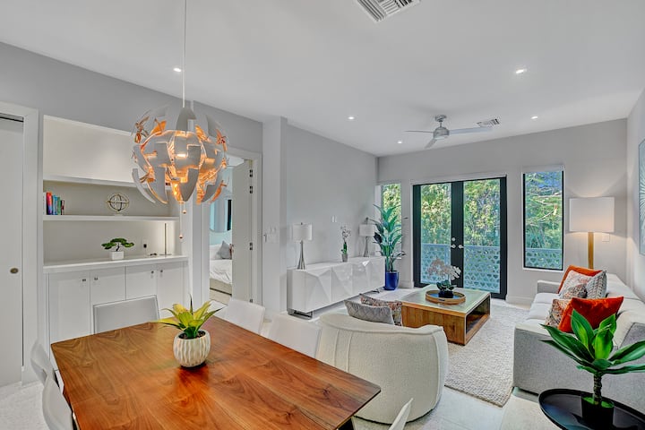 Modern 2br | Steps To Beach |Gated Community W/gym - 바하마