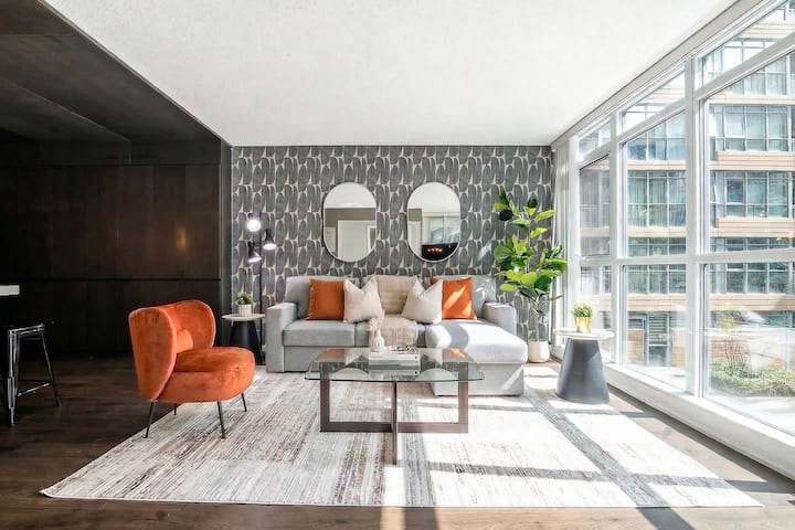 Bright & Modern 2br Oasis W Balcony & Parking! - Toronto