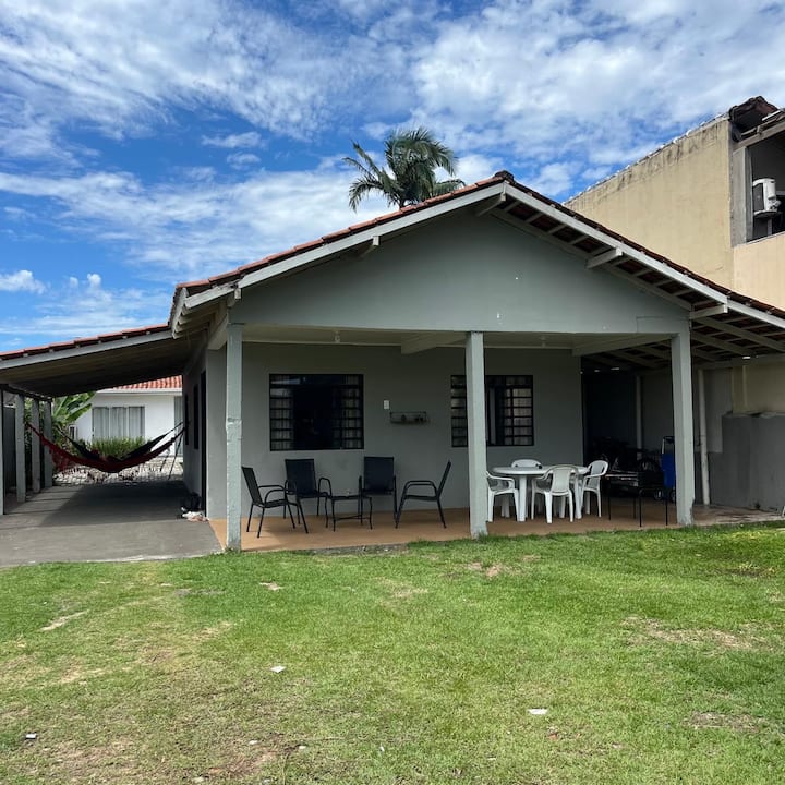 Amplo Terreno Com 2 Casas Confortáveis! - Itapoá