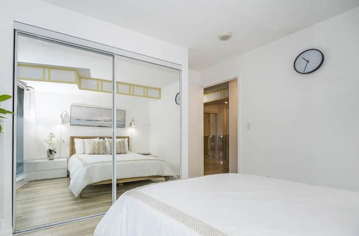 Waterfront One Bedroom Condo - Ontário