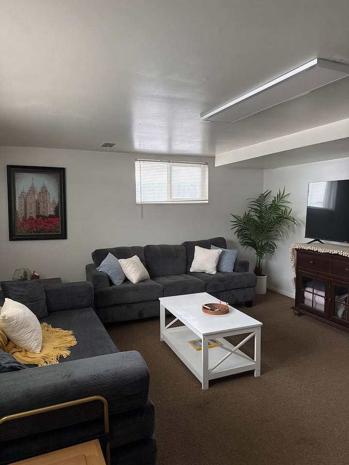 The Cozy Corner - Salt Lake City Airport (SLC)