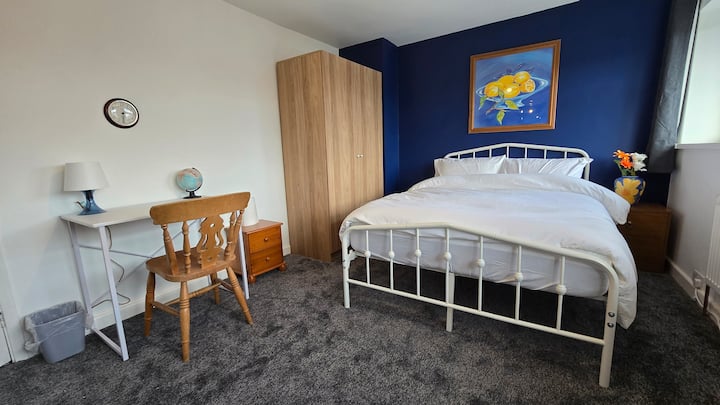 Peak Edge Home! | Free Parking, Workspaces, 65" Tv - Chesterfield