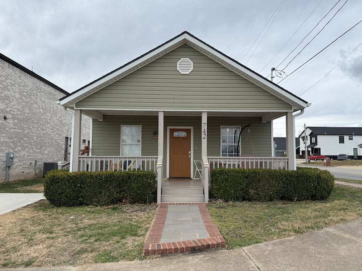 Bikes, Brews & Barks: Historic Downtown Retreat - Rogers, AR