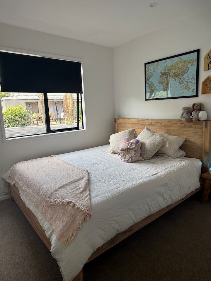 Large Modern Family House With Inlet Sea Views - Kerikeri