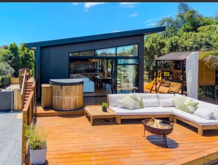 Large Modern Family House With Inlet Sea Views - Kerikeri