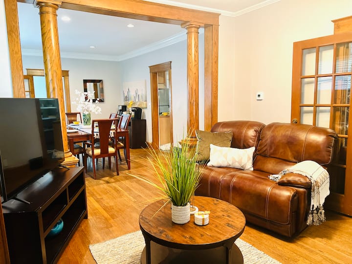 Spacious 6br Home · Near Top Attractions - Kansas City, KS