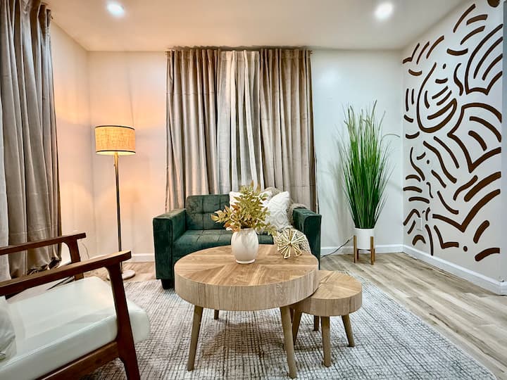Modern 2br W/ Fast Wi-fi • Workspace In Utica Ny. - Utica, NY