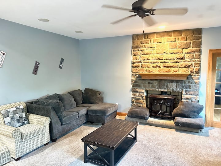 6 Bedroom Home In Hudson - Hudson, OH