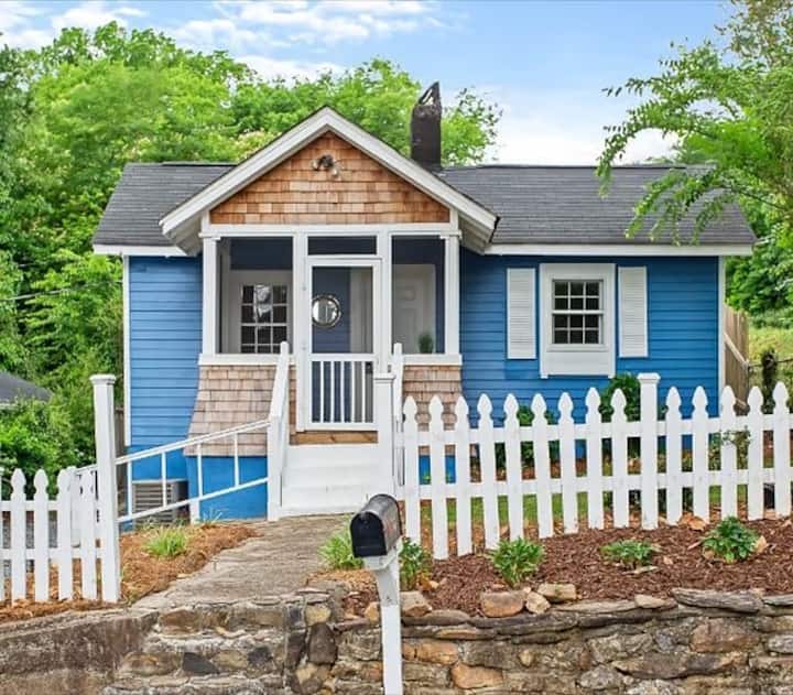 The Bluebird Cottage On Marietta Square - Kennesaw, GA