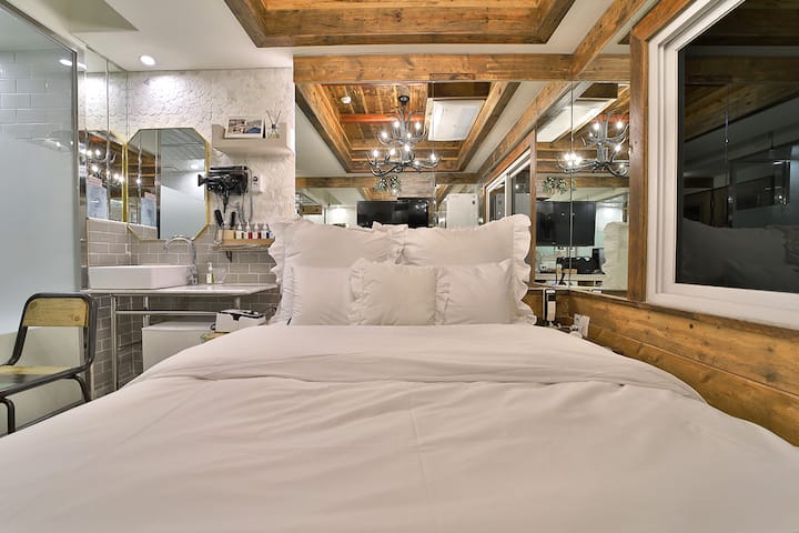 대구 수성구 들안길네거리 먹자거리1분/수성못/동성로/황금역/라이온즈파크 - Daegu