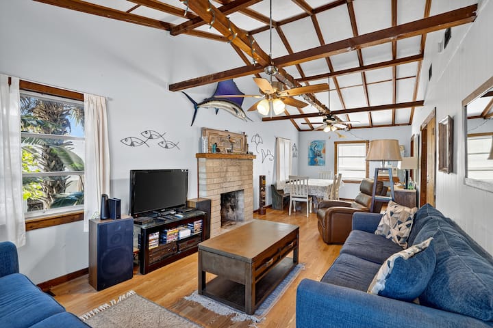 The Periwinkle Retreat - New Smyrna Beach, FL