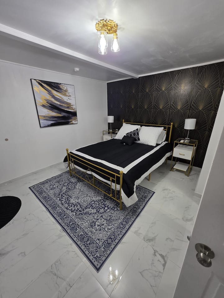 The Blossom Escape - Tarpon Springs, FL