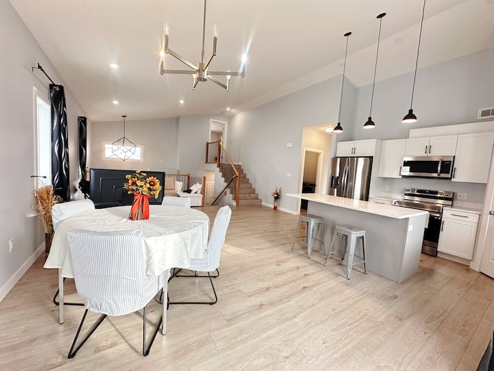 New & Spacious Modern Home - Saskatoon