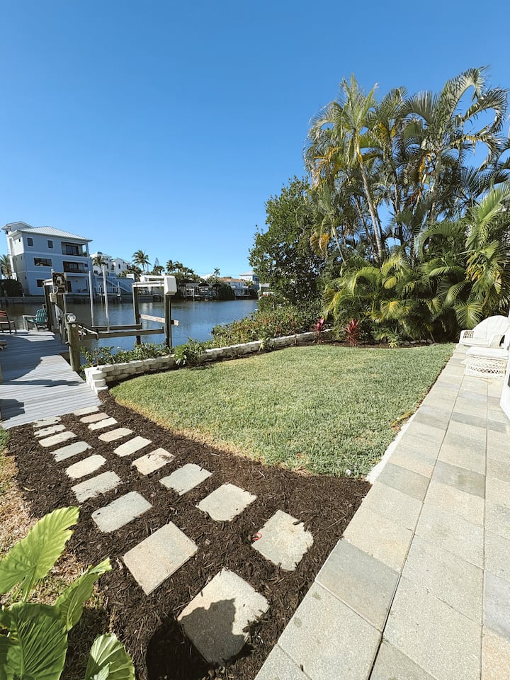 Barefoot Bungalow – Cozy 2 Br Beach Retreat - Bonita Springs, FL