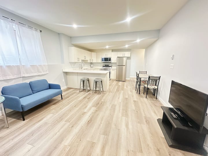 Daylight Basement · Bright Modern 2br Suite - Saskatoon