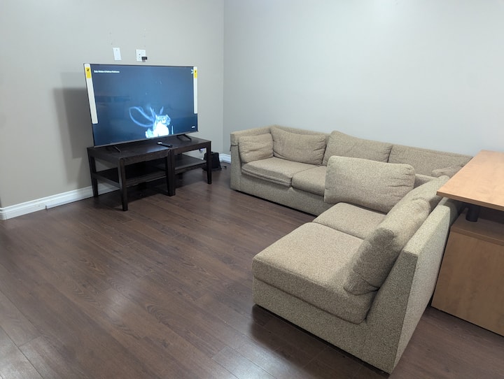 Cozy Private Suite Near Regina Airport. - Regina