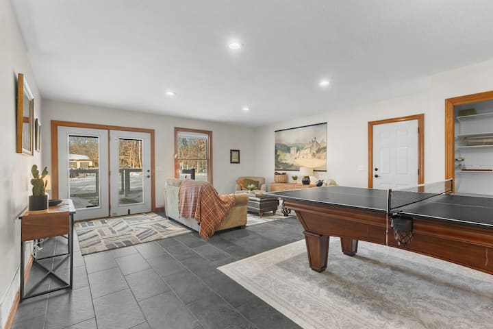 Blaine House In The Big Woods- 2 Br, 2 Bath, 7 Bed - Blaine, MN