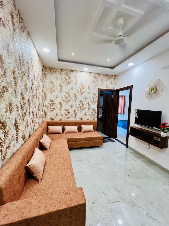 The Sunlit 1bhk - Near Bombay Hospital - Indore