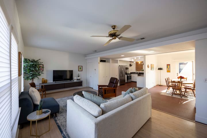 Cool, Quiet Condo - Cleveland Heights, OH